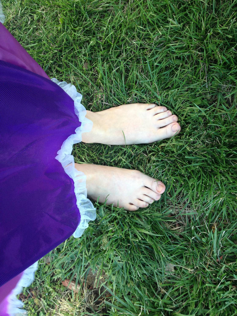 Rapunzel's feet by musicalobsession on DeviantArt